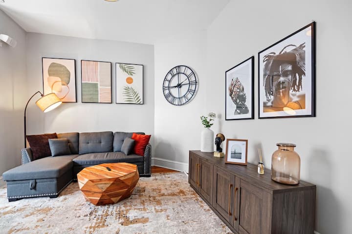 Columbia Heights Townhouse, Free Parking Pass! - Washington, D.C.