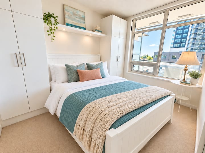 Spacious Cozy 1b+1d Metrotown Skytrain Freeparking - Burnaby