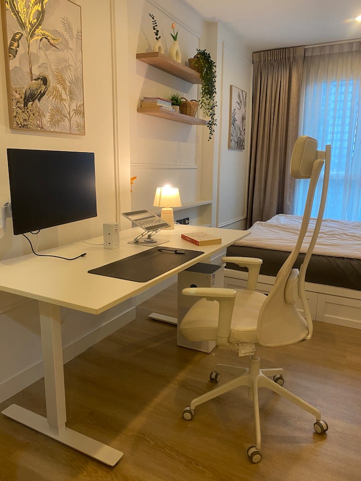 Executive Suite: Desk & Rooftop-pool | Rama 9 - Bangkok