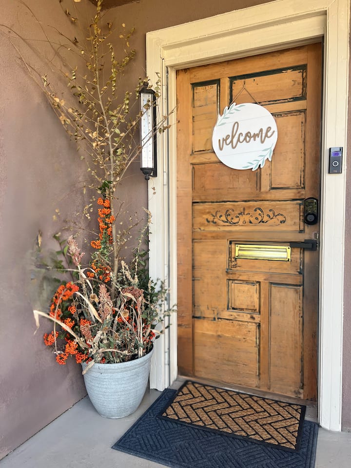 The Cat’s Meow - Farmington, NM