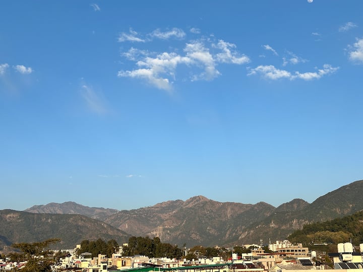 Mountain View Retreat 3bhk With Terrace - Dehradun