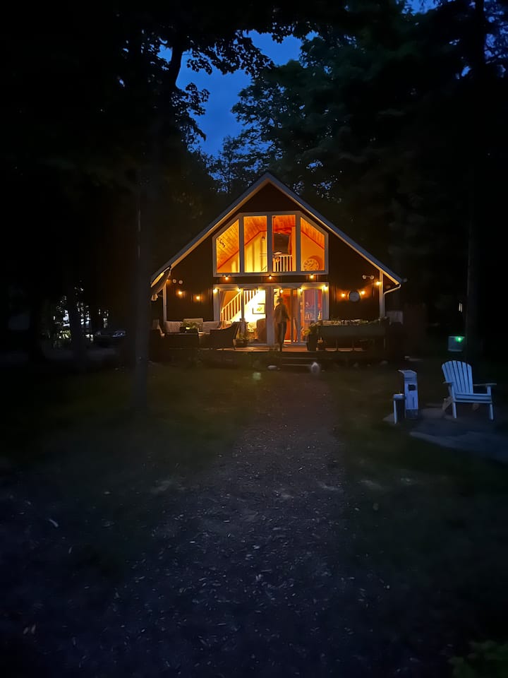 Cozy Lake Michigan Escape - Torch Lake, MI