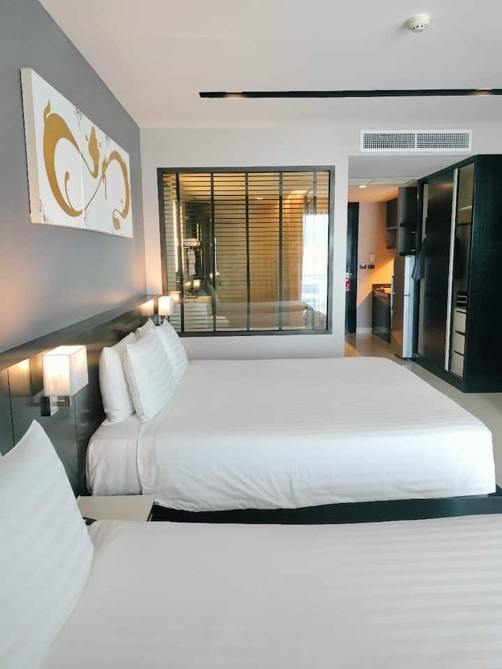 Beachfront Hotel Seaview Room Infinity Pool - Patong Beach