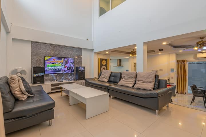 168 Karaoke Pool Villa 2km- Walking Street N Beach - Pattaya