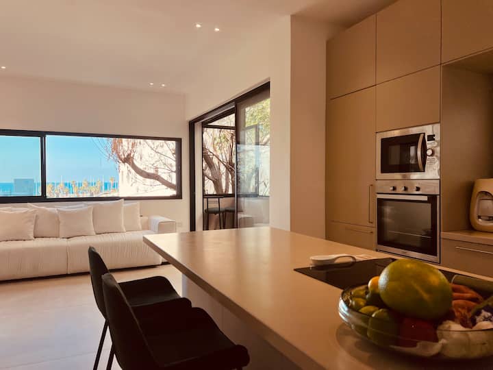 An Amazing Beach View City-center Get-away - Tel Aviv-Yafo