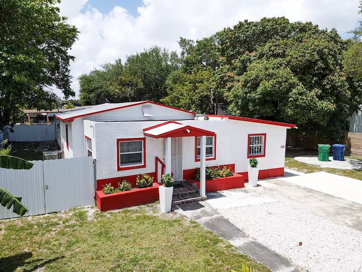 Cozy Home - North Miami, FL