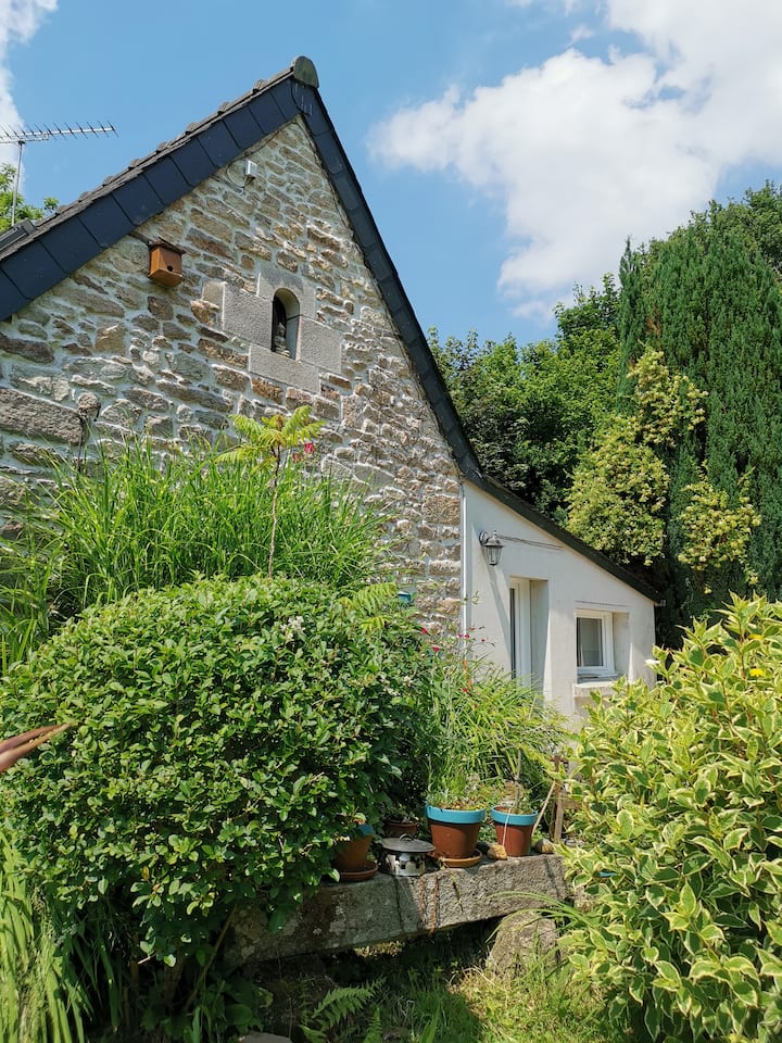 Charmante Petite Maison En Pierre à La Campagne - Quimper