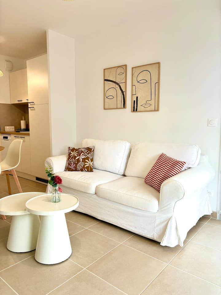 2p – Calme - Très Belle Vue Mer - Antibes