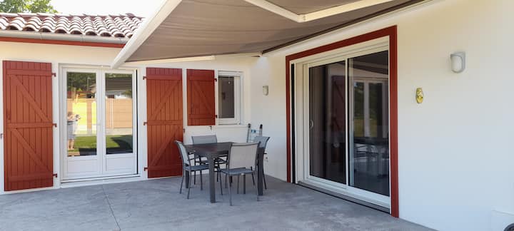 Grande Maison Style Basque Pour Vacances. - Espelette