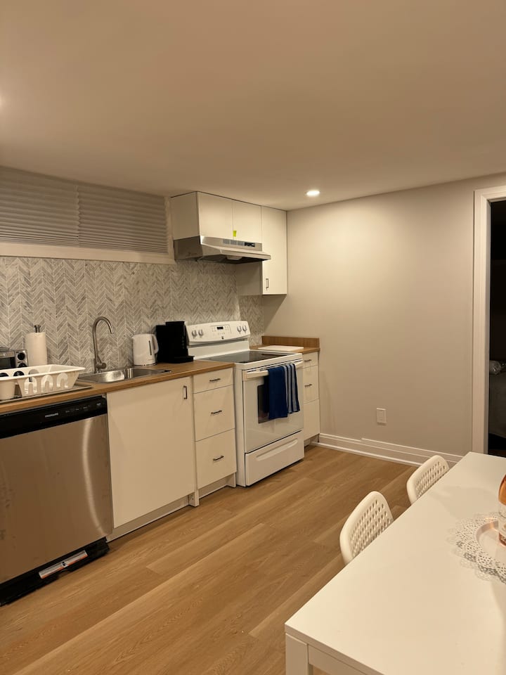 Chic And Airy 2 Bedrooms With Ample Space! - Toronto