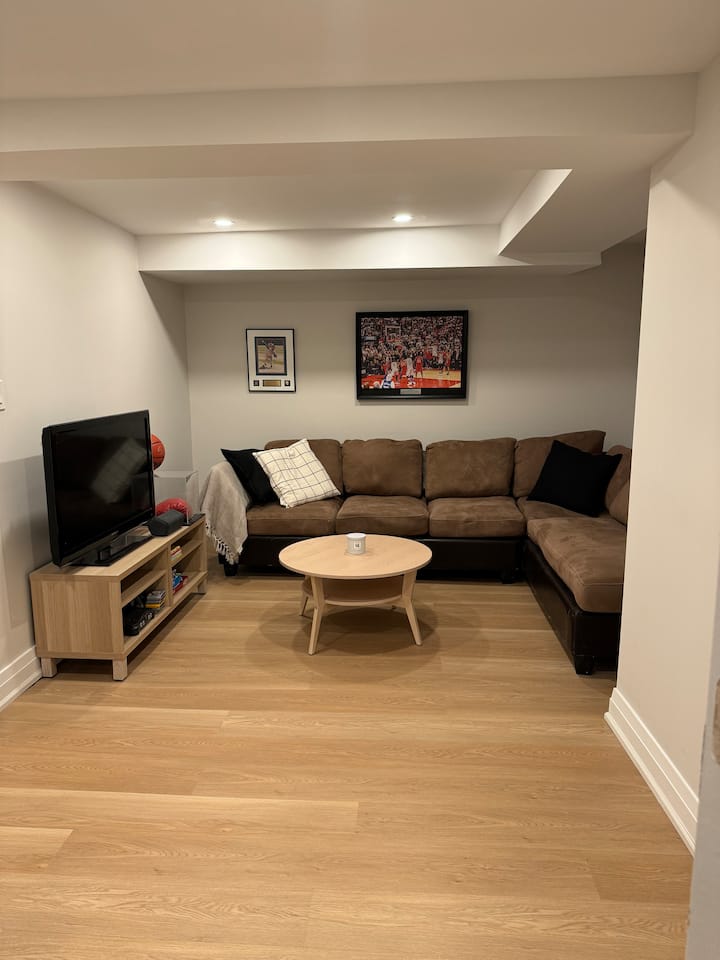 Chic And Airy 2-bedroom Suite With Ample Space! - Toronto