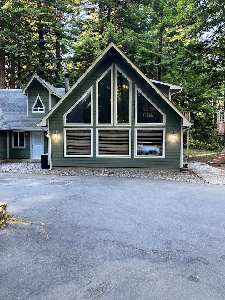 Redwood Getaway 2br/1.5ba W/loft - Crescent City, CA