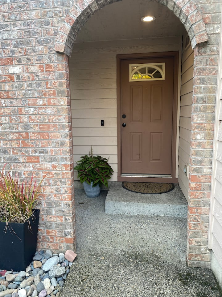 Bridge City Pink House - Portland, OR