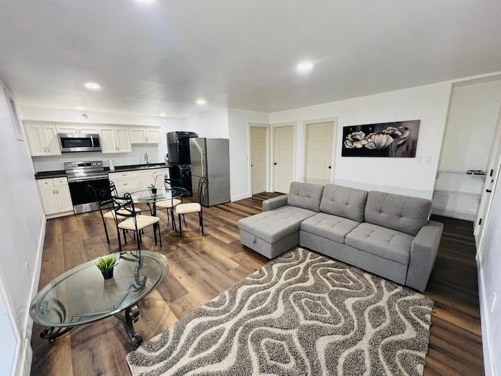 2 Bedroom Carriage House - Kamloops