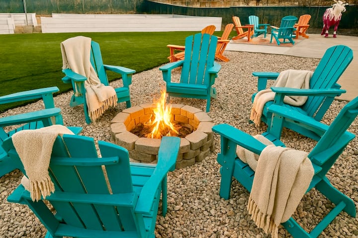 Pizza + Mini Blockbuster + Yard Near Zion & Bryce - Cedar City, UT