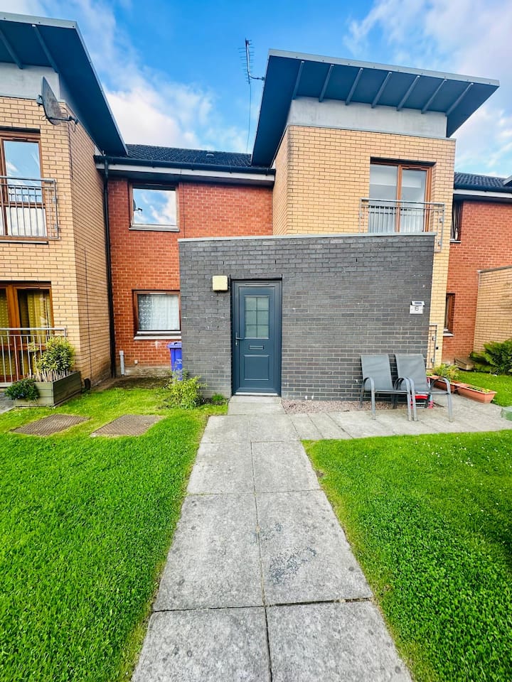 2 Bed Entire Upper Cottage Flat In Central Glasgow - Glasgow