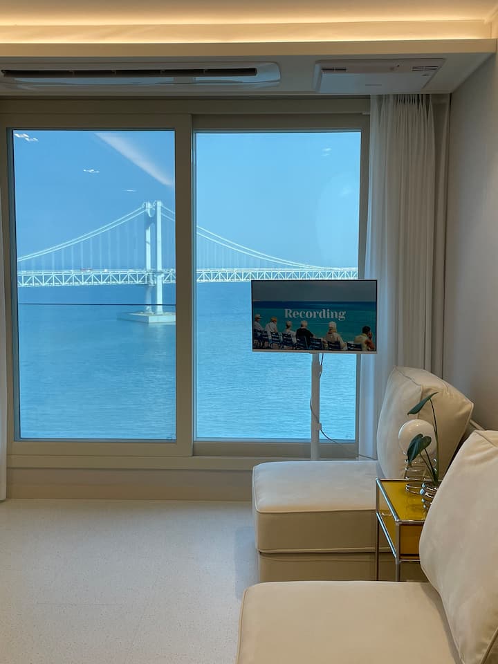 오션뷰/광안리/불꽃축제/방2/광안대교정면뷰/침대3+쇼파베드2/무료주차/호텔침구/합법숙소 - Pusan