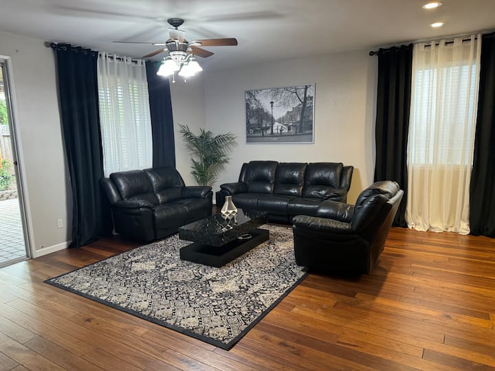 2-story Private Home In The Heart Of Sacramento - Rancho Cordova, CA