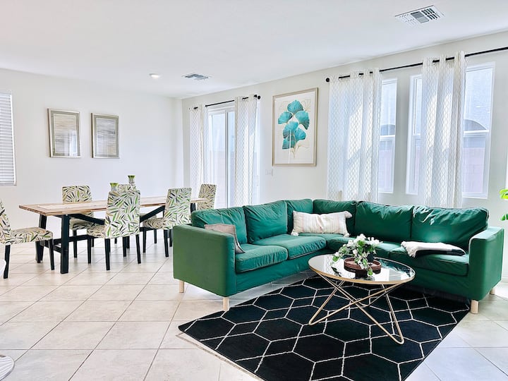 Chic Home 5bd 6 Beds With Pool Table Near Strip - Las Vegas, NV