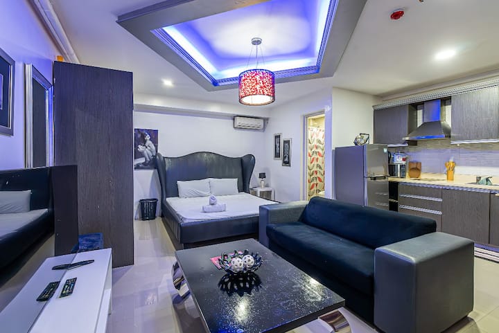 Kandi Studio. Internet, Housekeeping, Netflix! - Angeles