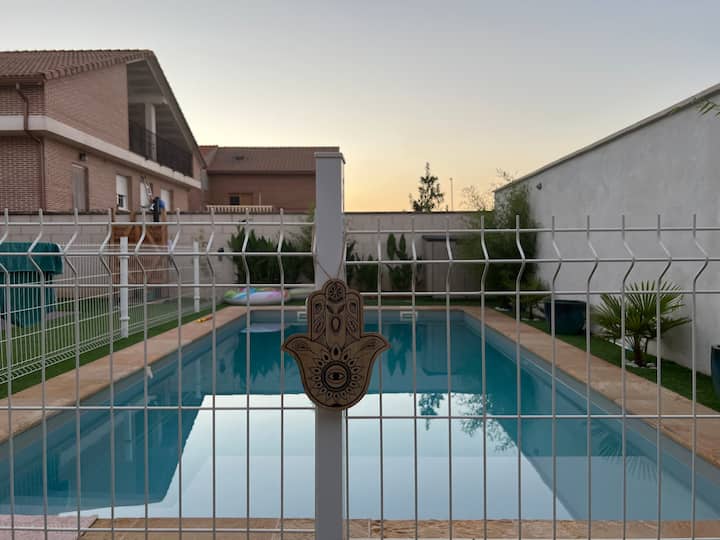 Cozy Bedroom In A Quite Area Near Madrid - Meco