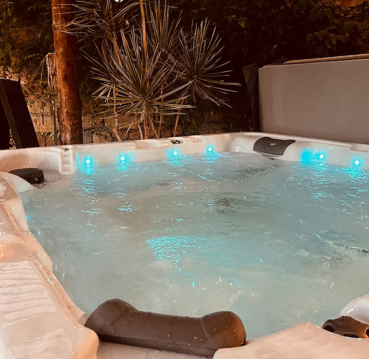 Evasion Charme Et Jacuzzi En Pleine Nature - Salon-de-Provence