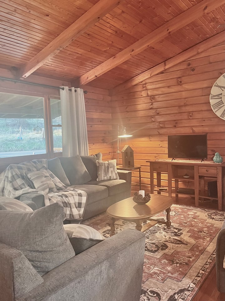 Rustic But Cozy Log Cabin W/free Farm Fresh Eggs - West Virginia