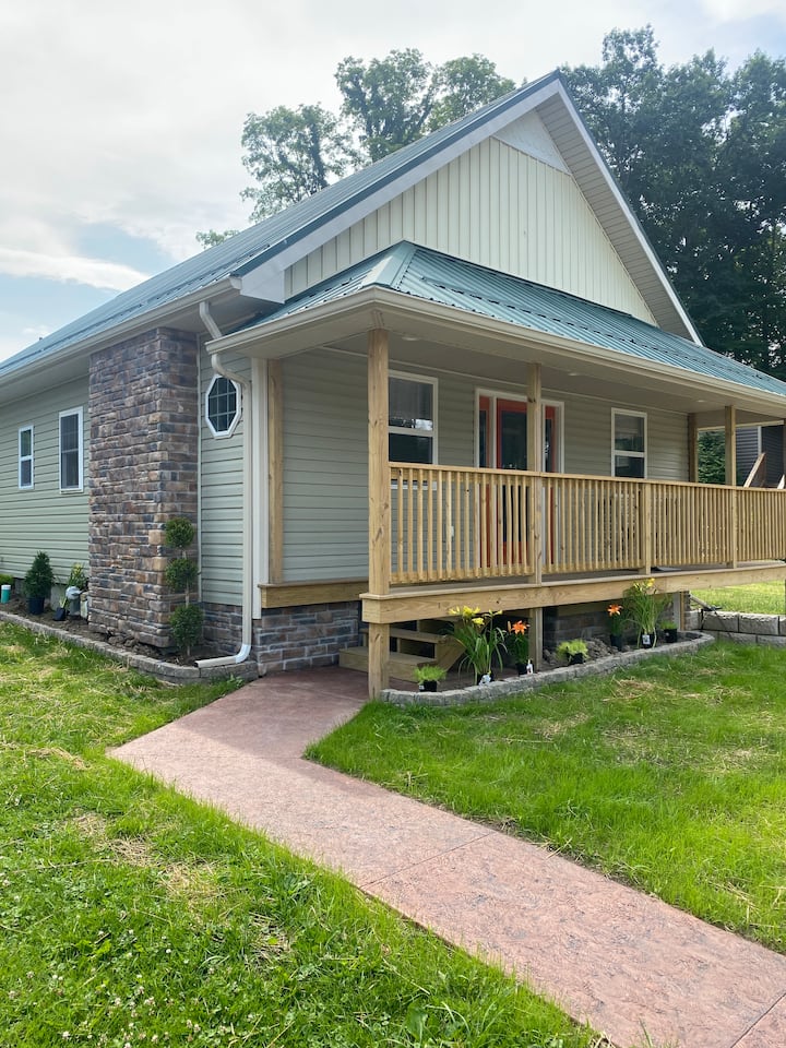 Cute Little House Near The Lake - Conneaut Lake, PA