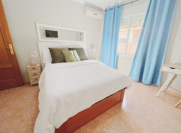 Alicante’s Room 6 - Alicante