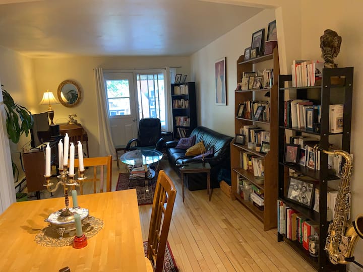 Charmant 4 1/2 
Calme Et Centrale. 
6 Min Du Métro - Laval, Canada