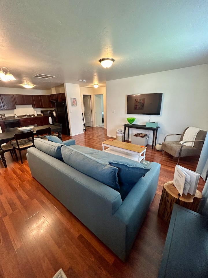 Brookwillow Retreat- Modern Relaxation - Grand Junction, CO