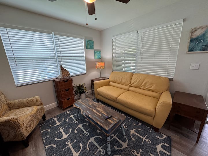875 Oasis #4 Location! - Vero Beach, FL