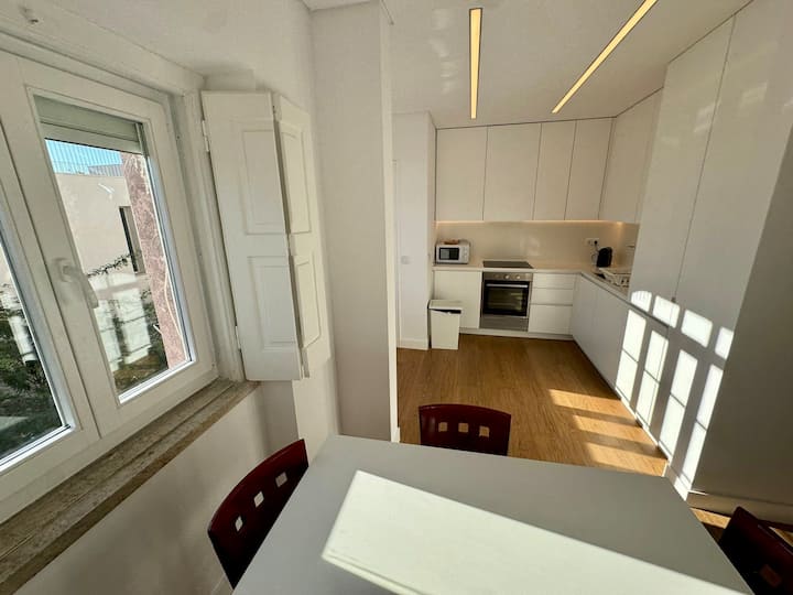 2 Bedrooms In Central Apartment - Almada