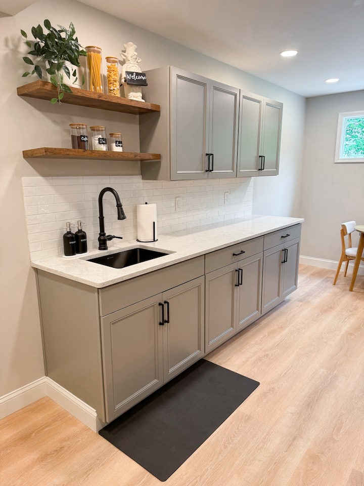 New King Size Apt, Central Location, Modern Decor - Lake Lanier