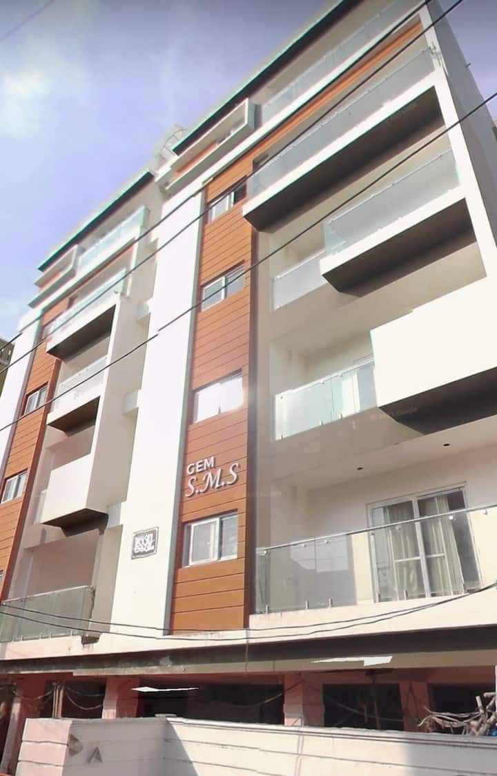 Banjara Hills Rd @12 3bhk Full Furnished - Hyderabad