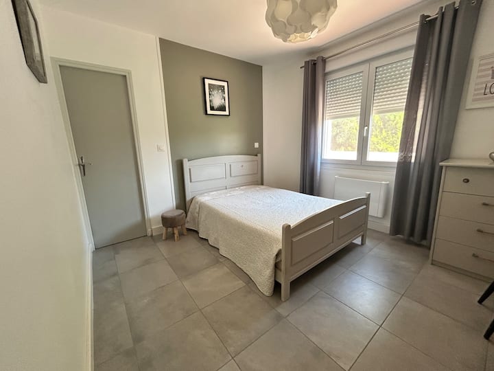 Appartement De 40m2 Avec Parking, Petite Terrasse - Sorgues