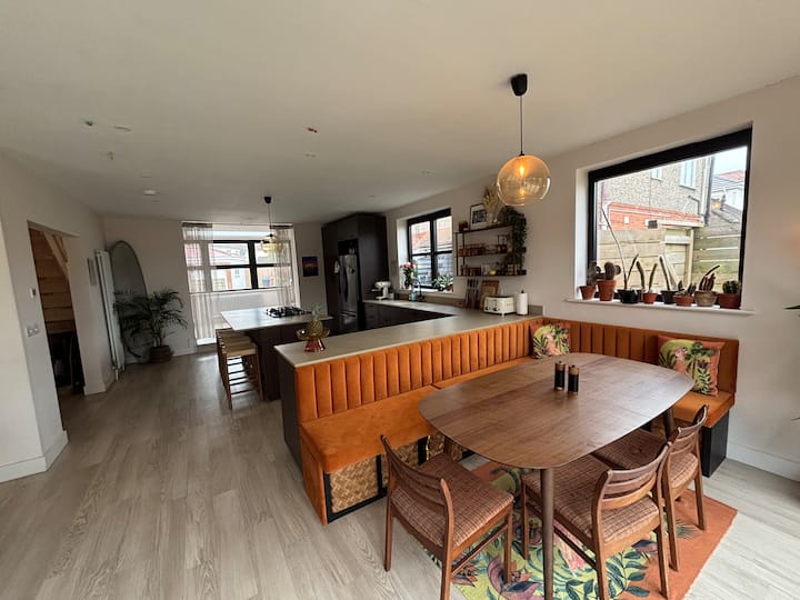 A Stonesthrow - Highcliffe