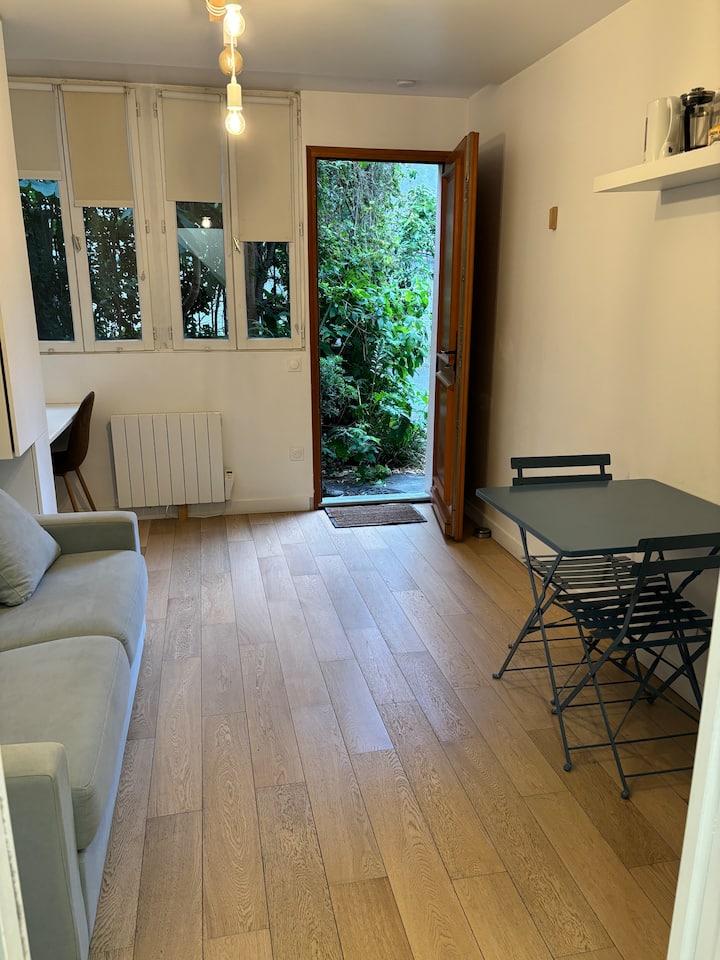 Petit Studio Cosy Et Calme - ibis Paris Porte de Bagnolet