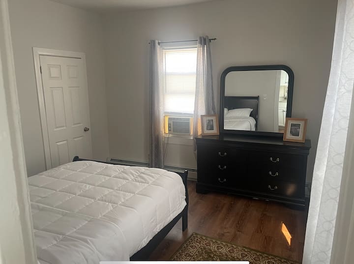 Quiet Sunny Room - Fall River, MA
