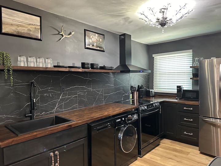 Handsome Hank Steps To Food, Drinks, Music & More! - Splash Pad, Huntsville