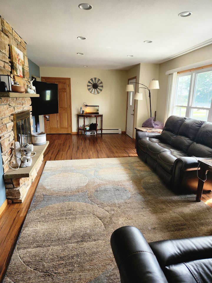 Eaa Rental-spacious Home W/highway Access - Fremont, WI