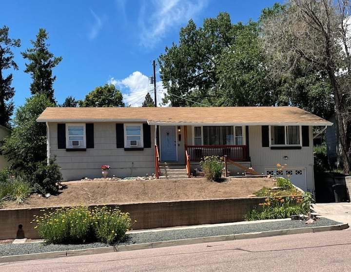 Mountain Cottage - Colorado Springs