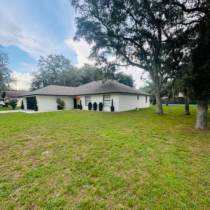 Lakeland Paradise Villa - Lakeland, FL