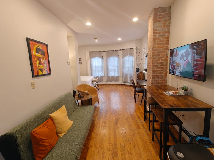 Brownstone Studio On Bergen Hill - Jersey City, NJ