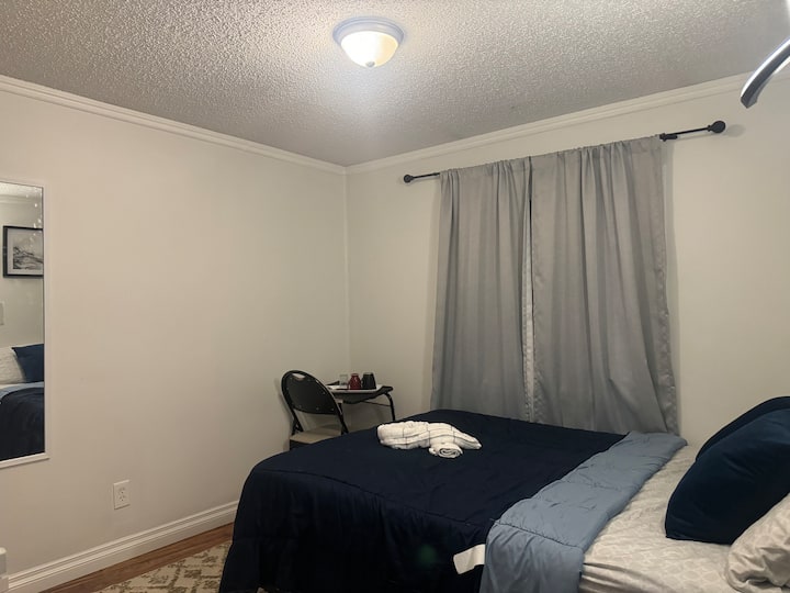 Stay With Akwasi.

Amazing One Bedroom - Great Slave Lake