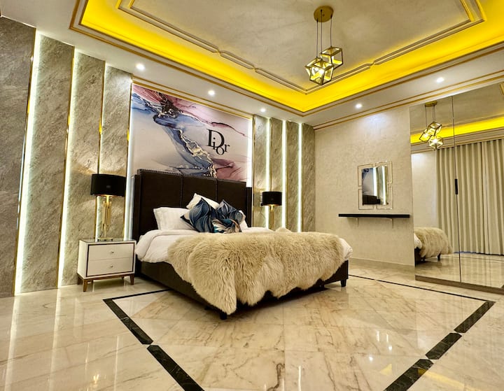 C7-dior-premium-pool/game Room/jacuzzi/sauna/tv65 - Jedda
