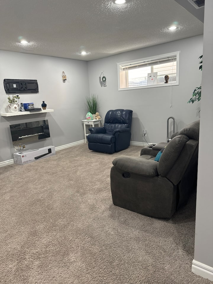 Cozy Basement Retreat - Calgary