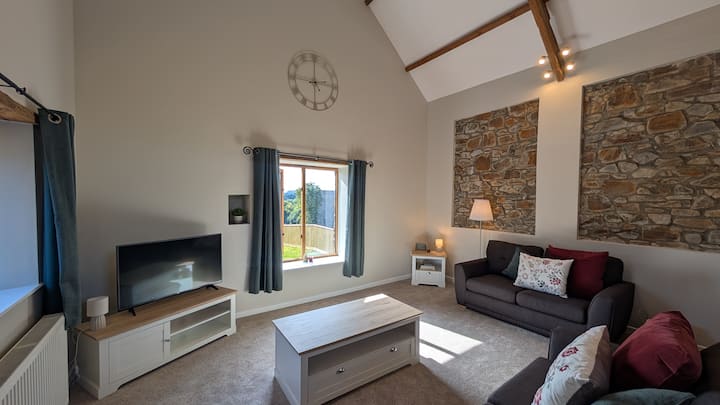 Barn Conversion With Hot Tub And Views In  Devon - Devon