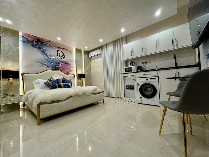 B8-dior-premium-pool/game Room/jacuzzi/sauna/tv65 - Saudi Arabia