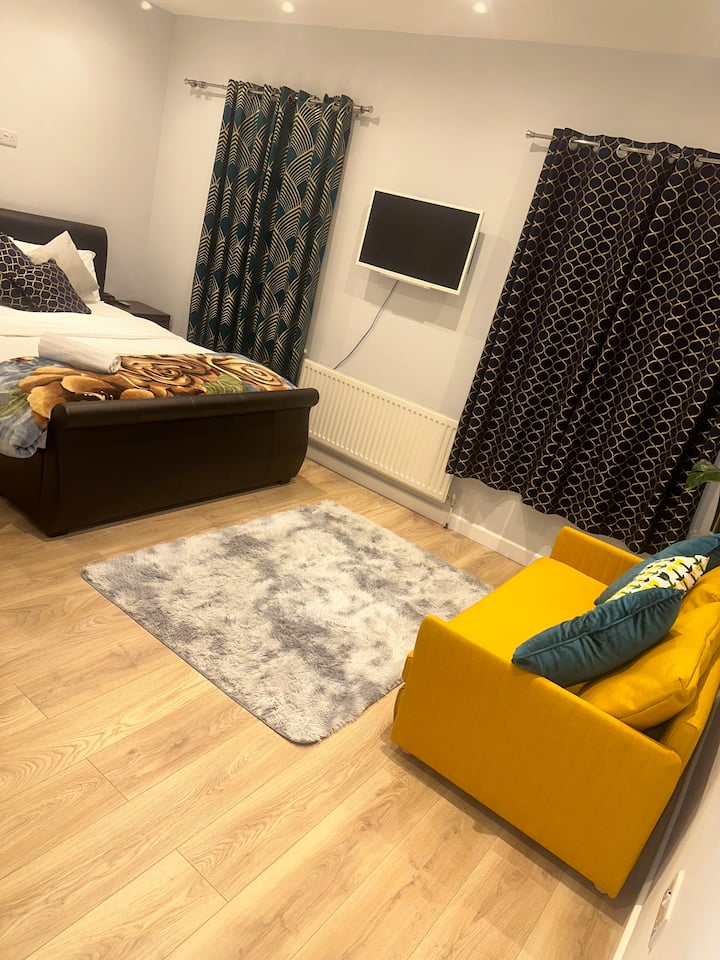 Paradise Suite - Reading